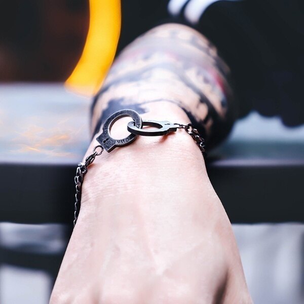 แฟชั่น Steampunk บุคลิกภาพ Handcuffs ชายไทเทเนียมสร้อยข้อมือเหล็ก Retro ...