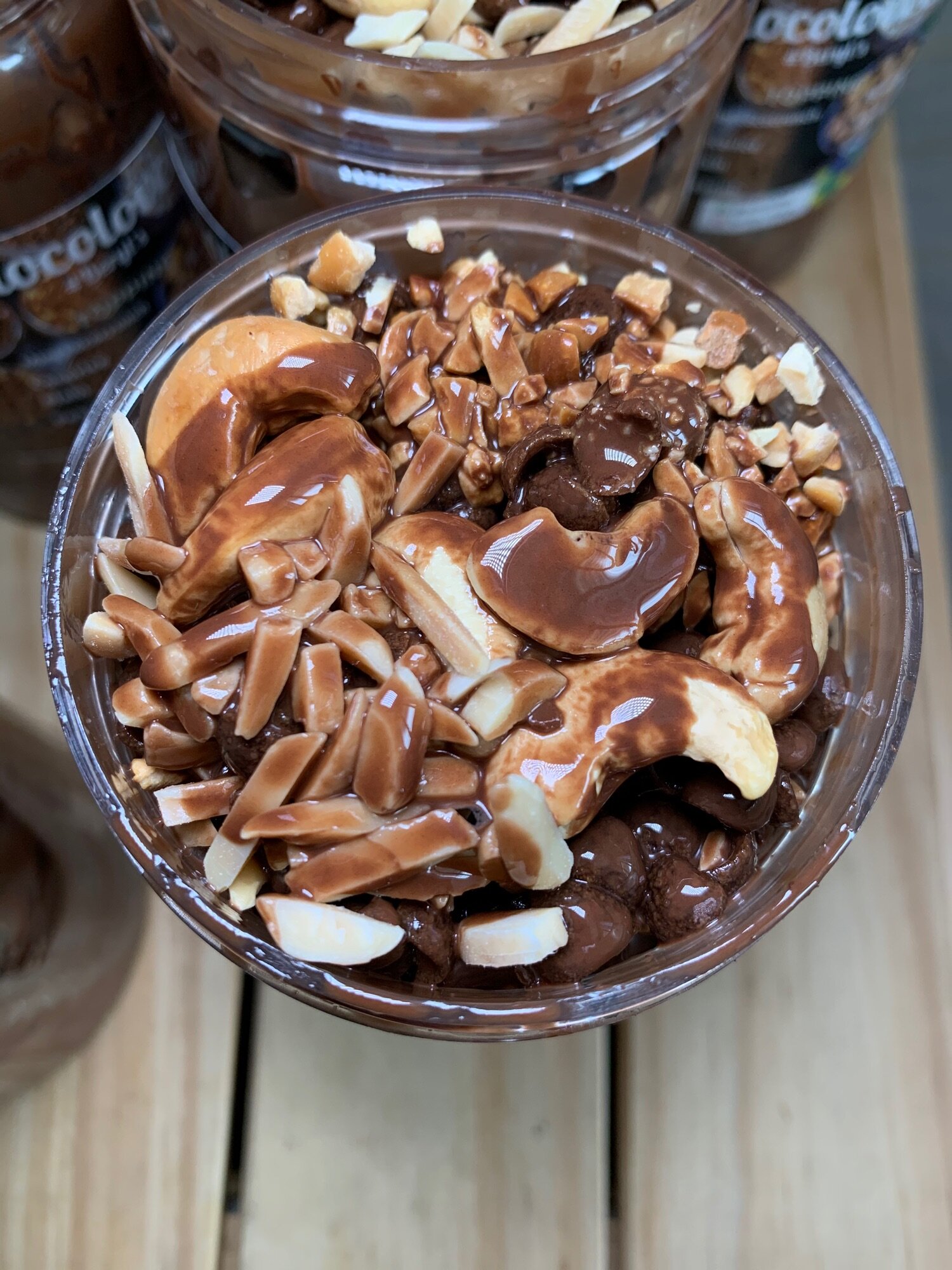 Chocolovee mixed ( minicrunch, kacang, badam, gajus ) Chocojar viral ...