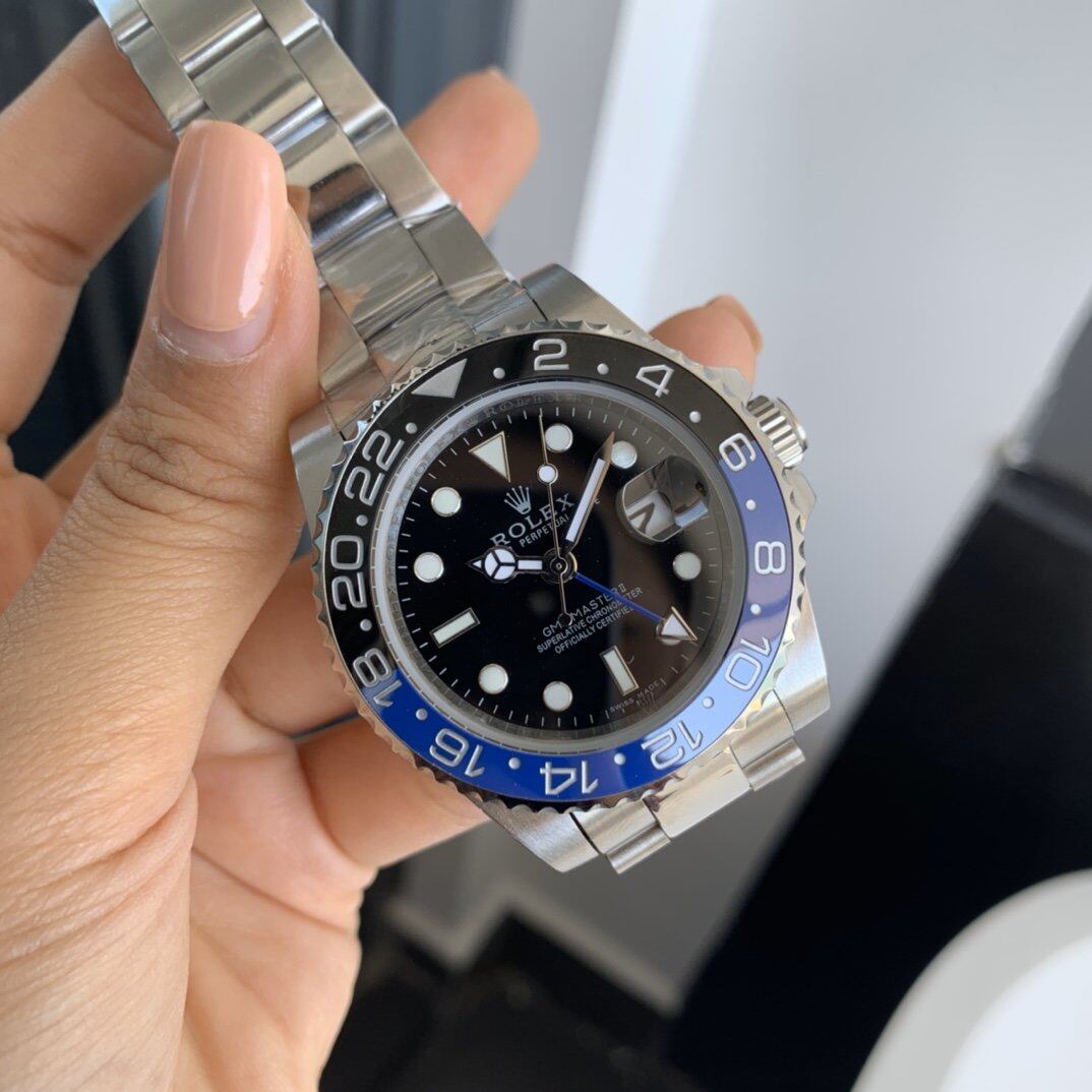 Rolexˉ blue for day, black for night, more low-key and cool. The unique ...