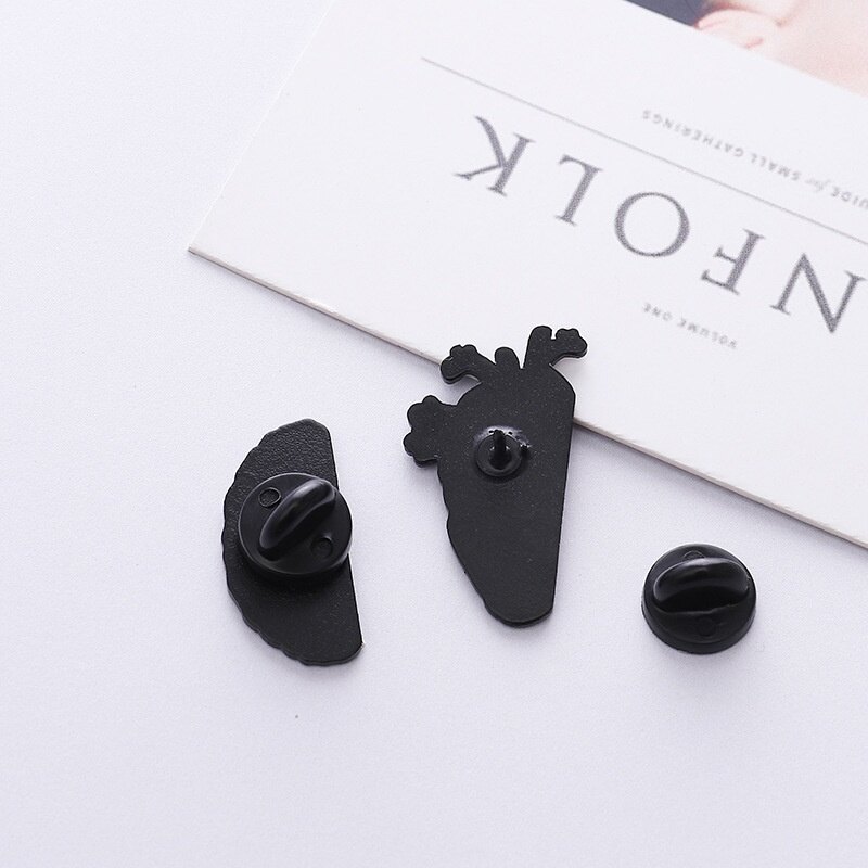 Creative Heart Lapel Pin Skull เข็มกลัด Rib Rainbow Protection Ocean ...