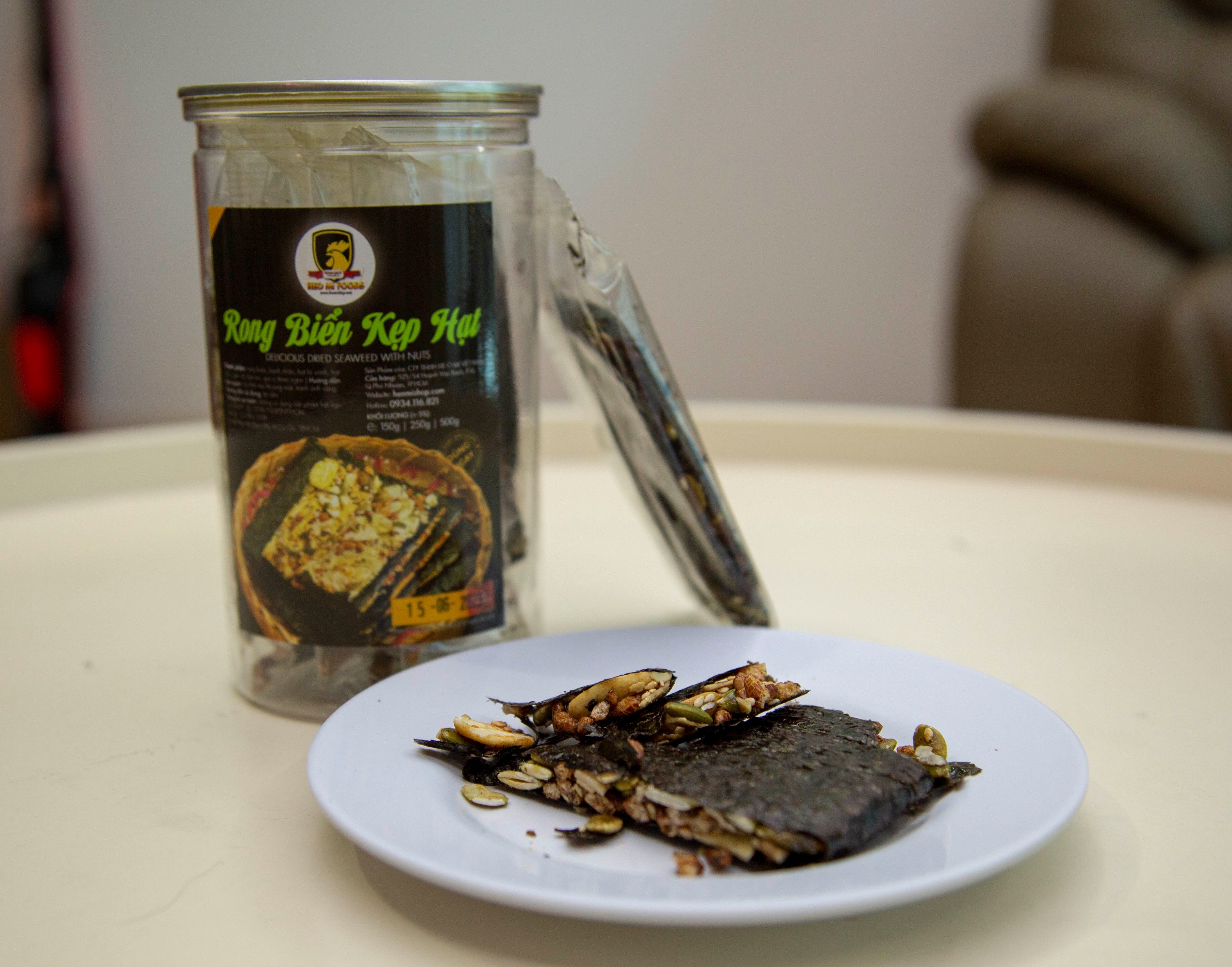 Delicious Vietnamese Seaweed Wrapped With Mixed Nuts 海藻混合坚果 150g | Lazada