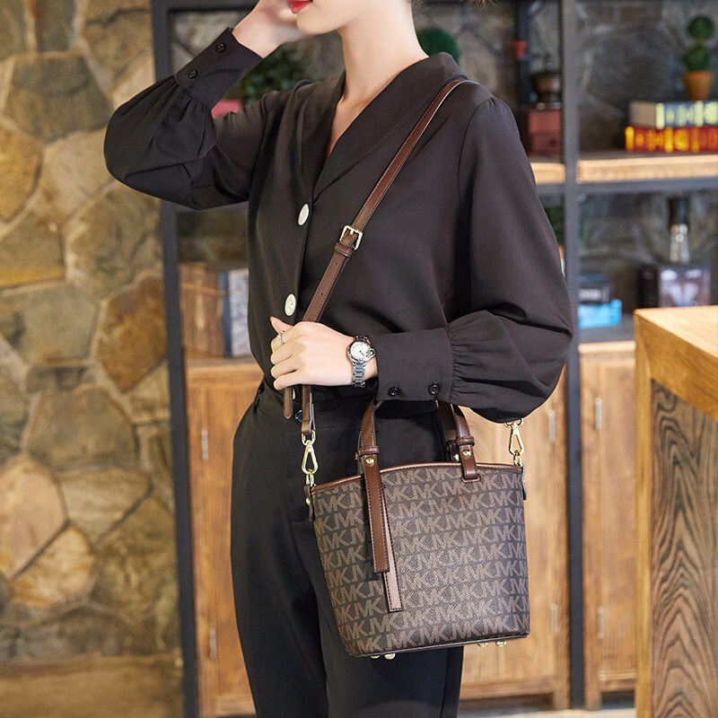 2021 IVK ยี่ห้อแฟชั่นถังแบบเรโทรสายกระเป๋าความจุมากผู้หญิงกระเป๋าสะพาย ...