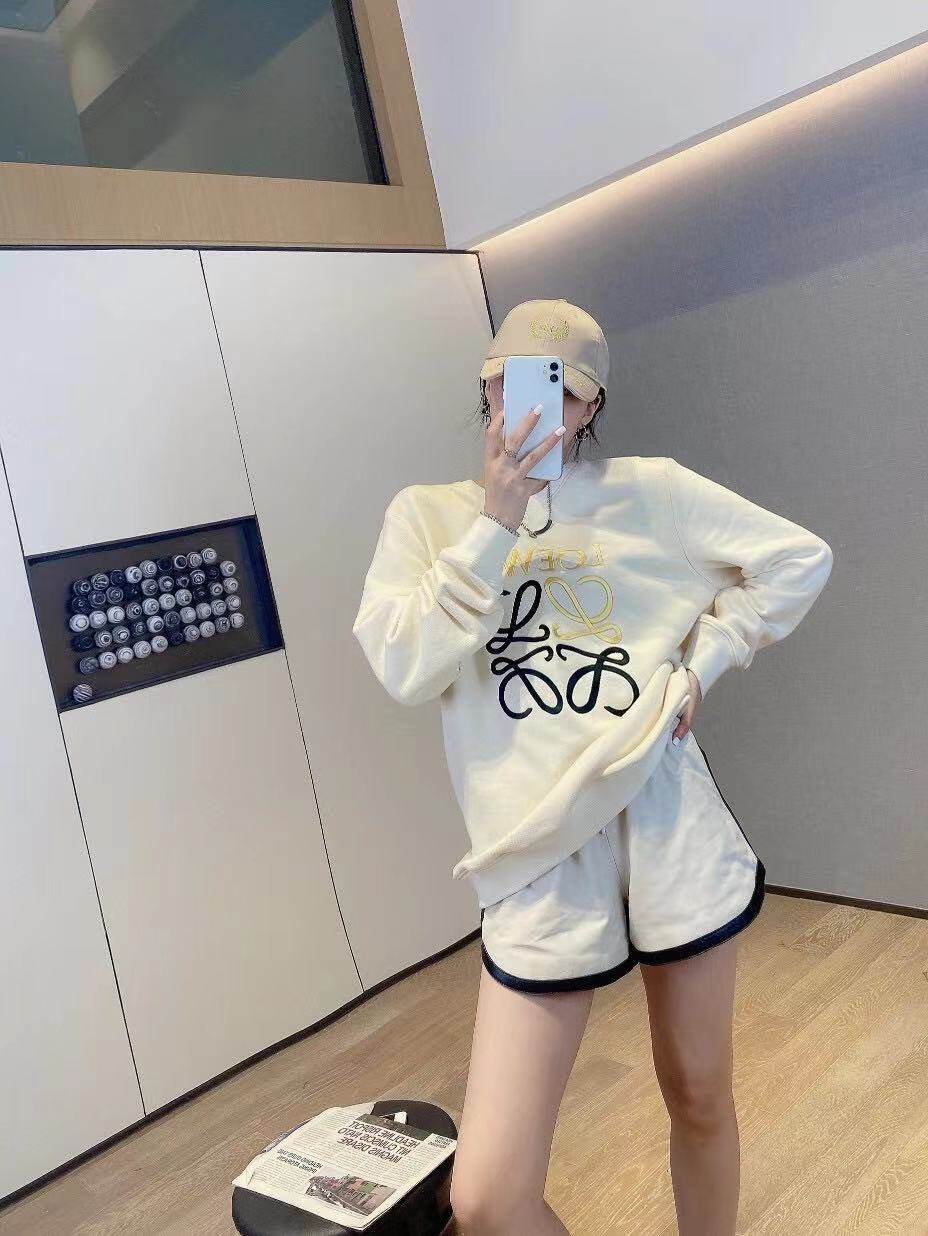 2021 LOEWE Luo Yiwei / Loewe: Big Logo Embroidered Round Collared Guard ...