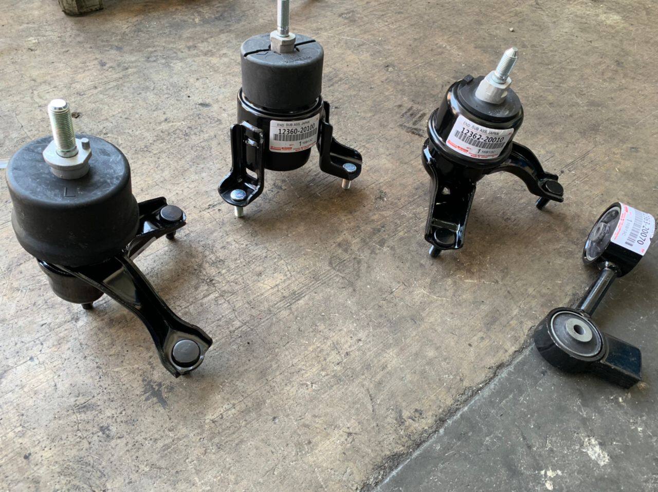 TOYOTA ORIGINAL ENGINE MOUNTING CAMRY 2.0/2.4cc 1 SET (4pcs) | Lazada