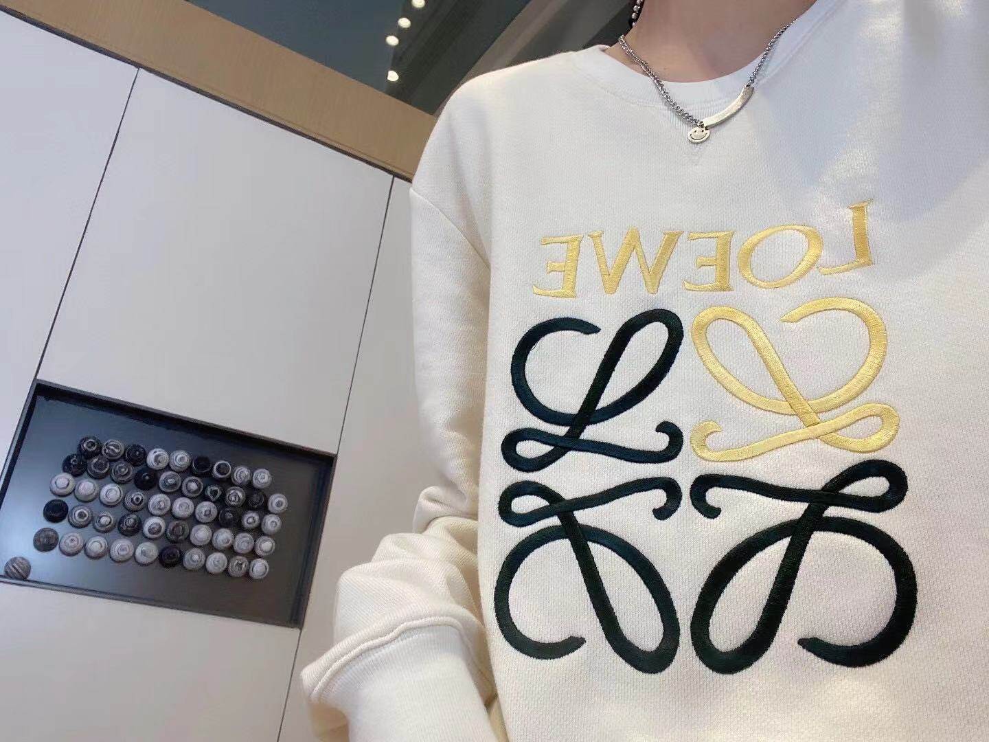 2021 LOEWE Luo Yiwei / Loewe: Big Logo Embroidered Round Collared Guard ...