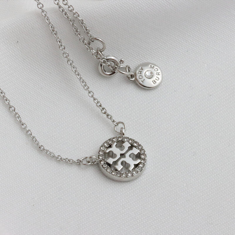 Tory Burch สร้อยคอเครื่องประดับรอบ Hollow Letter จี้แฟลชเพชร Micro ...