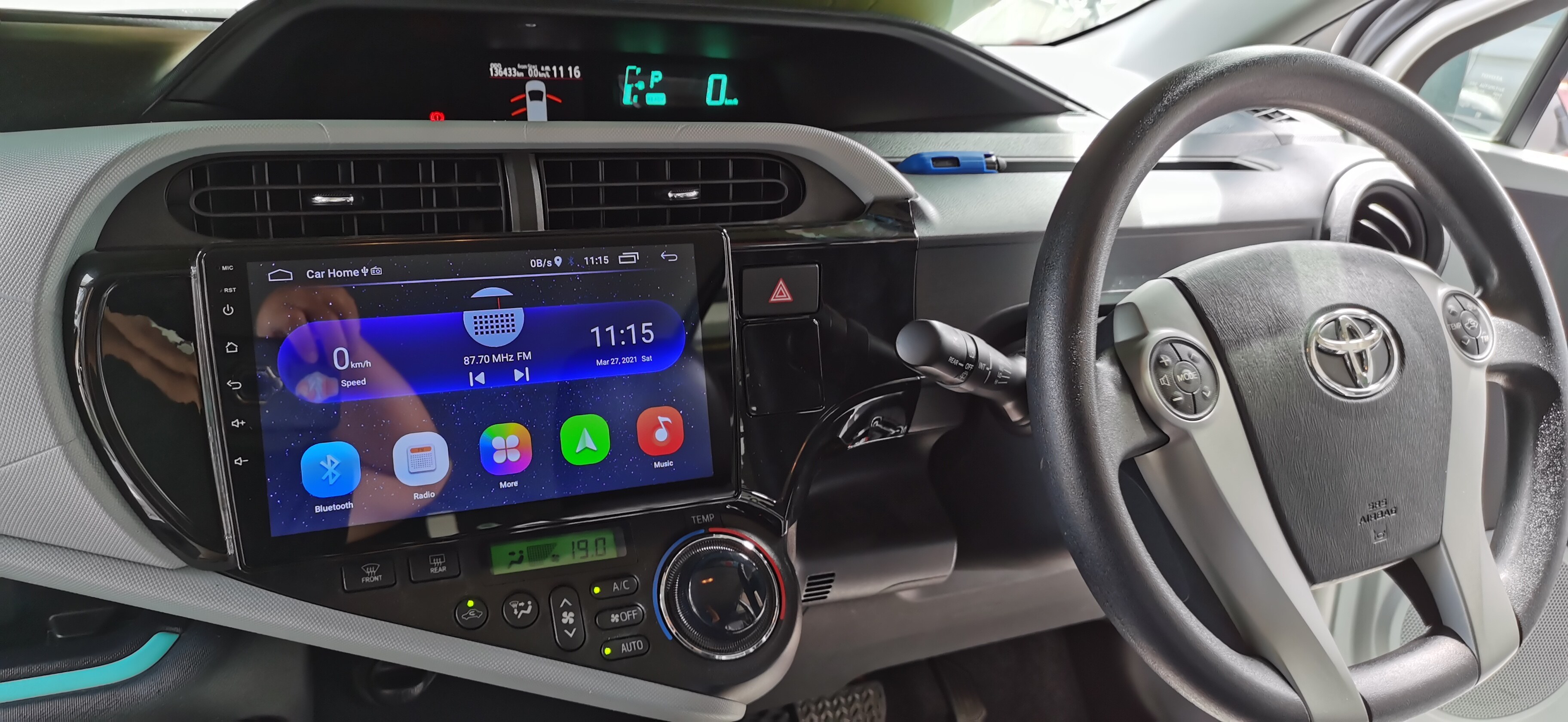 LEON Toyota Prius C OEM 9" FHD IPS 2.5D Android 10 2RAM 16GB Wifi GPS ...