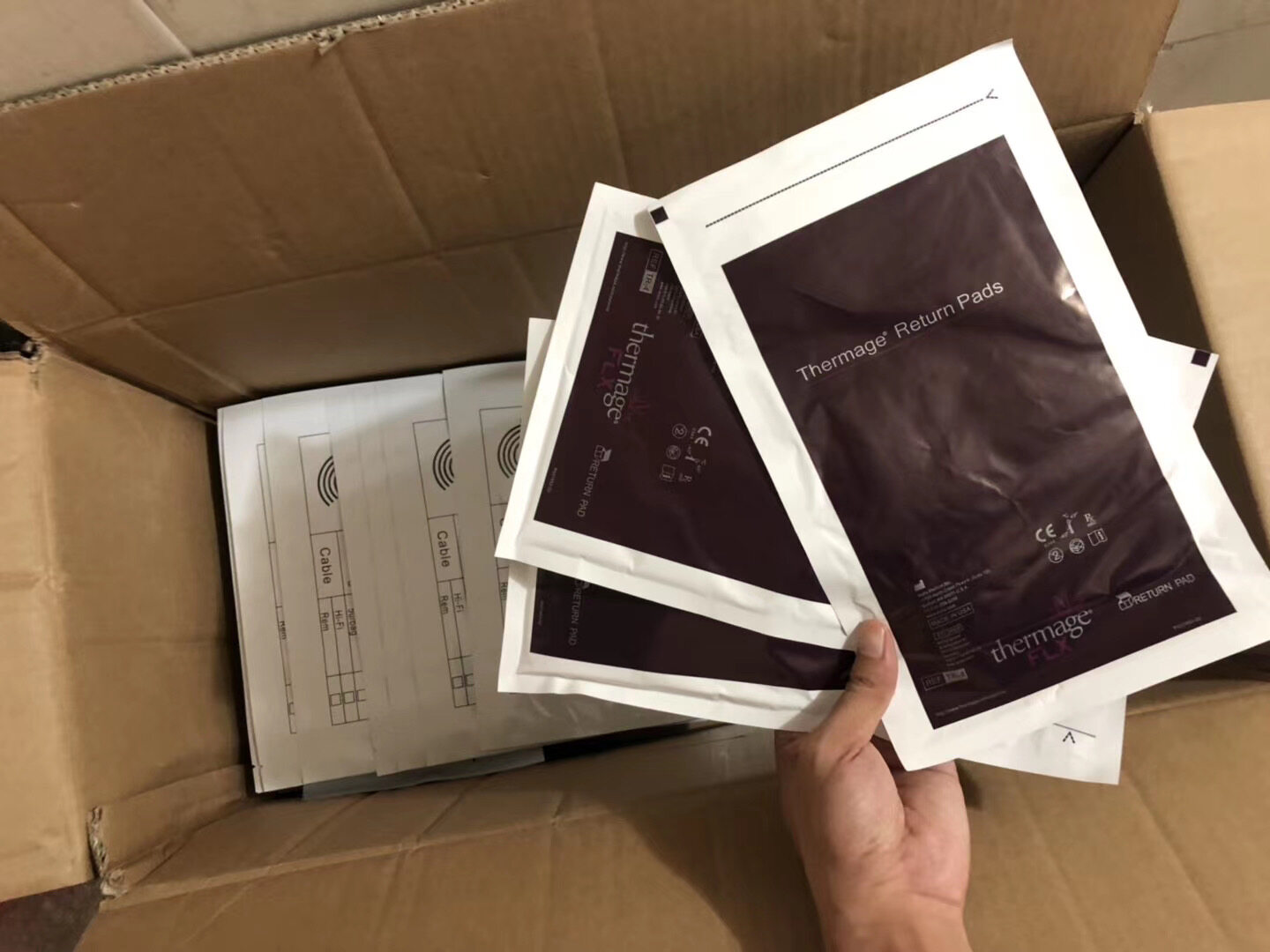 The fifth generation hot Maggie probe special liquid nitrogen tank ...