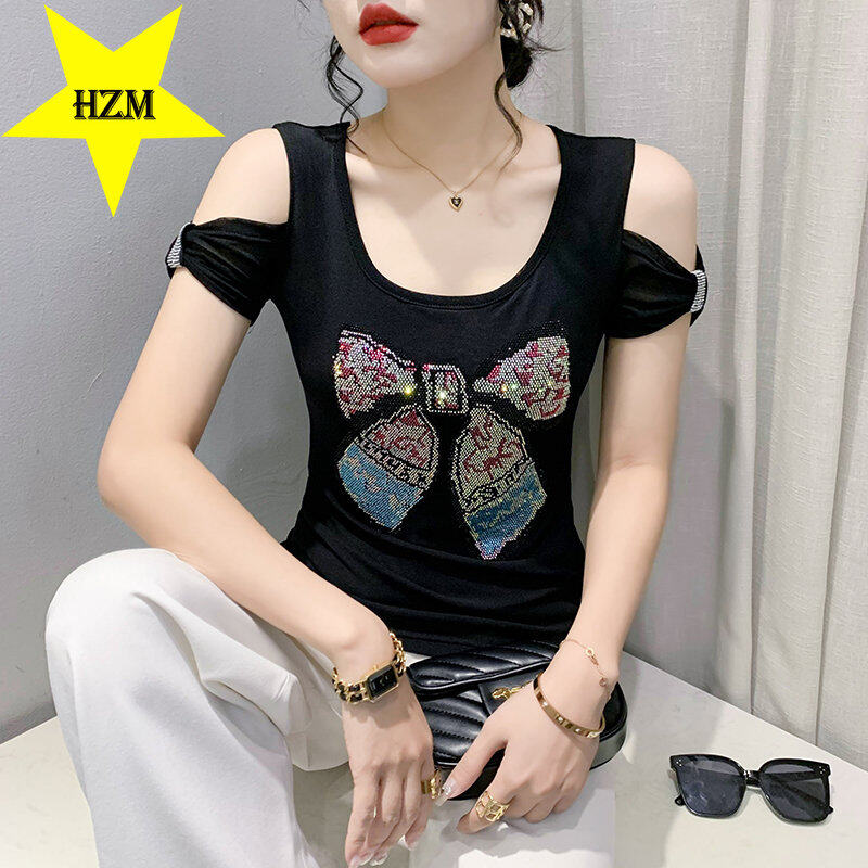 HZM เสื้อยืดแขนสั้นของผู้หญิง2023ฤดูร้อนแฟชั่นใหม่ยุโรปเสื้อตาข่ายหนักเสื้อเปิดไหล่ | Lazada.co.th