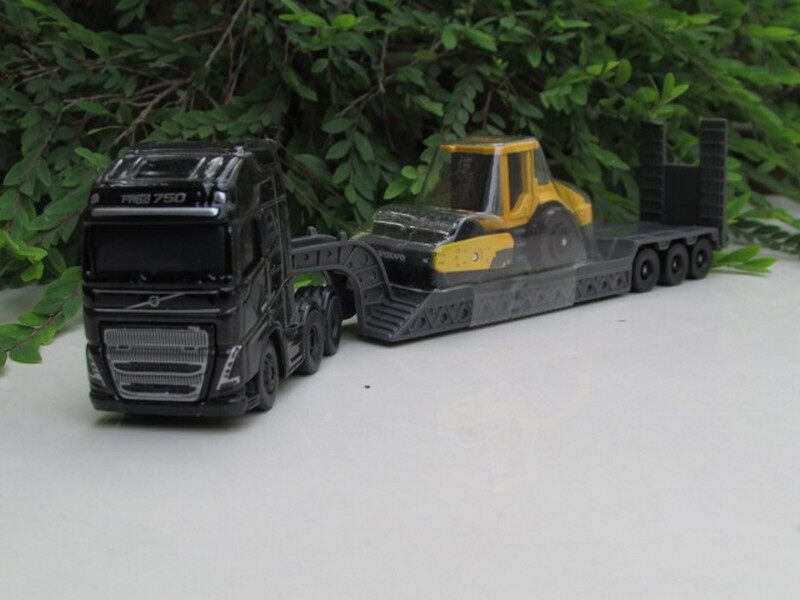 Maisto (7cm) Volvo FH16 Trailer Truck With Volvo SD160B Soil Compactor ...