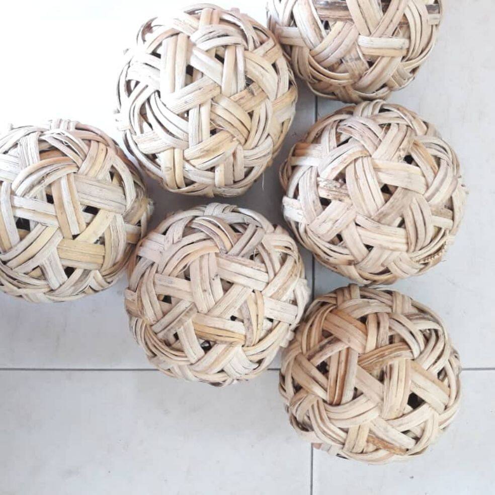 Permainan Tradisional Handmade Rattan Rotan Asli Bola Saga Sepak Takraw ...