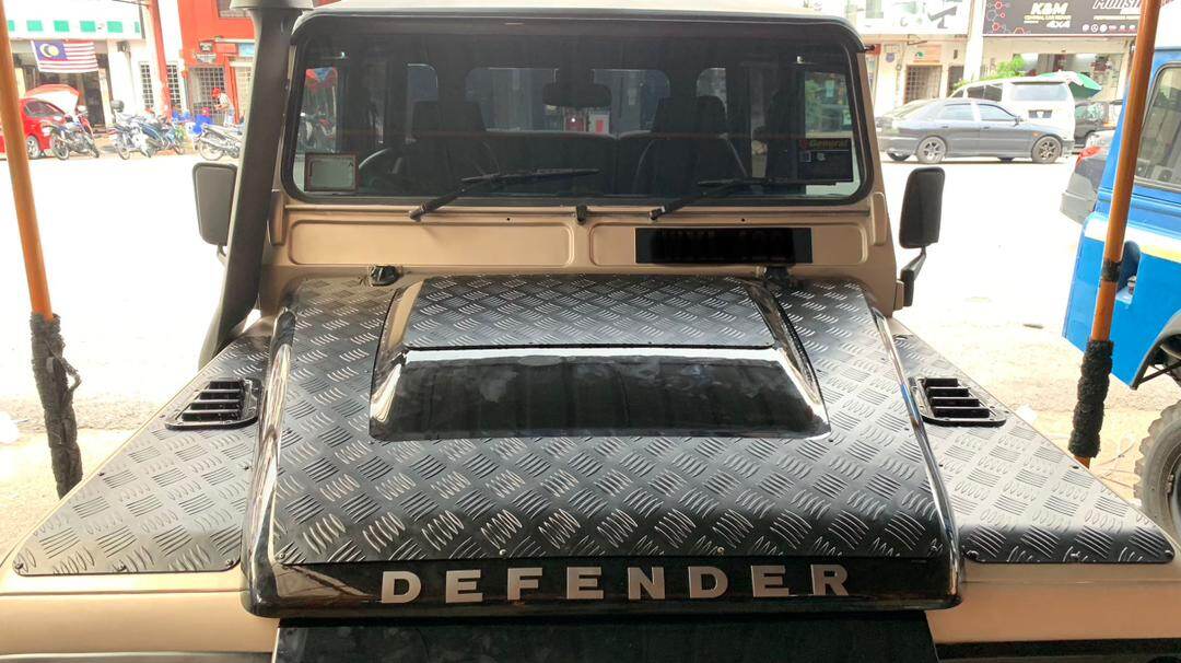 Land Rover Defender Bonnet Chequer Plate In Black Metal Bonnet Plate ...