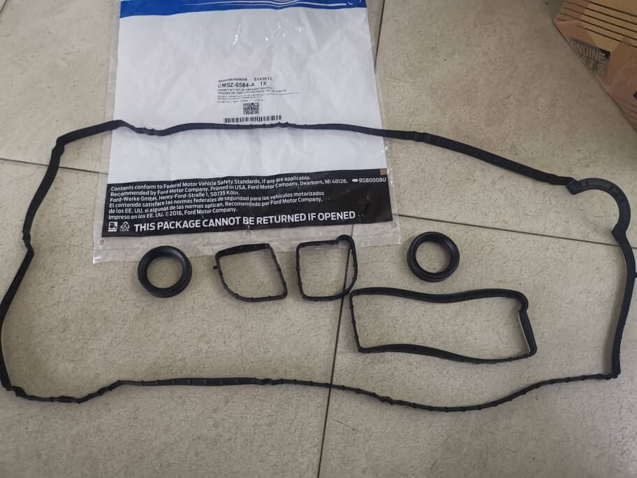 VALVE COVER GASKET WITH OIL SEAL , PLUG SEAL GENUINE PART (ORIGINAL ...
