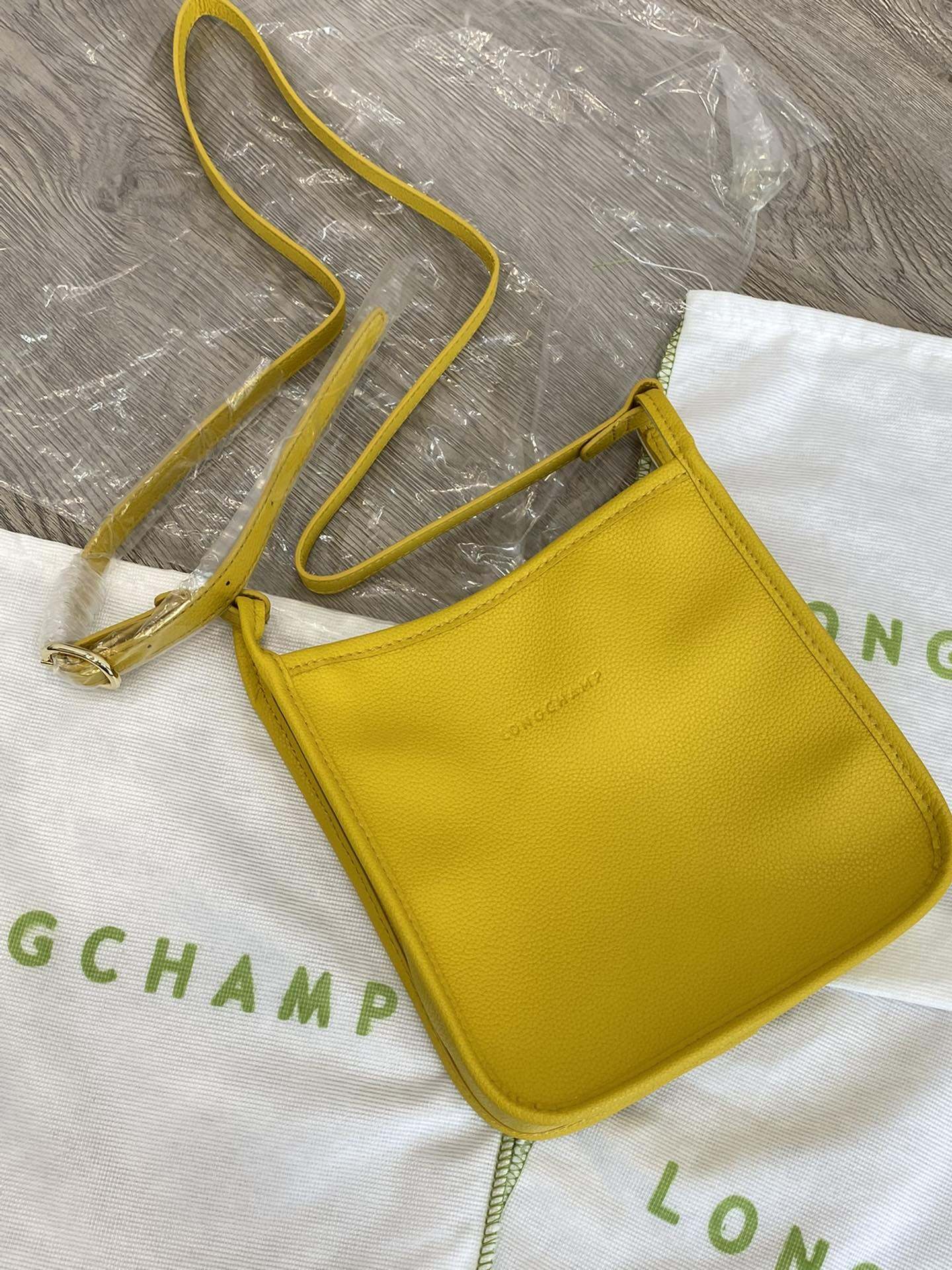 Longchamp กระเป๋าสี่เหลี่ยมเล็กสีสันสดใสขนาด: 25x20x5 - Life is like ...