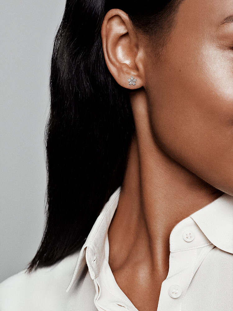 Pandoraˉ Stud earrings Pandoraˉ 925 Silver Sparkling Snowflake Earrings ...