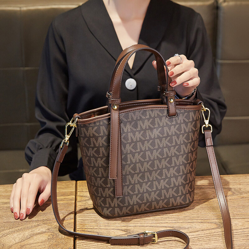 2021 IVK ยี่ห้อแฟชั่นถังแบบเรโทรสายกระเป๋าความจุมากผู้หญิงกระเป๋าสะพาย ...