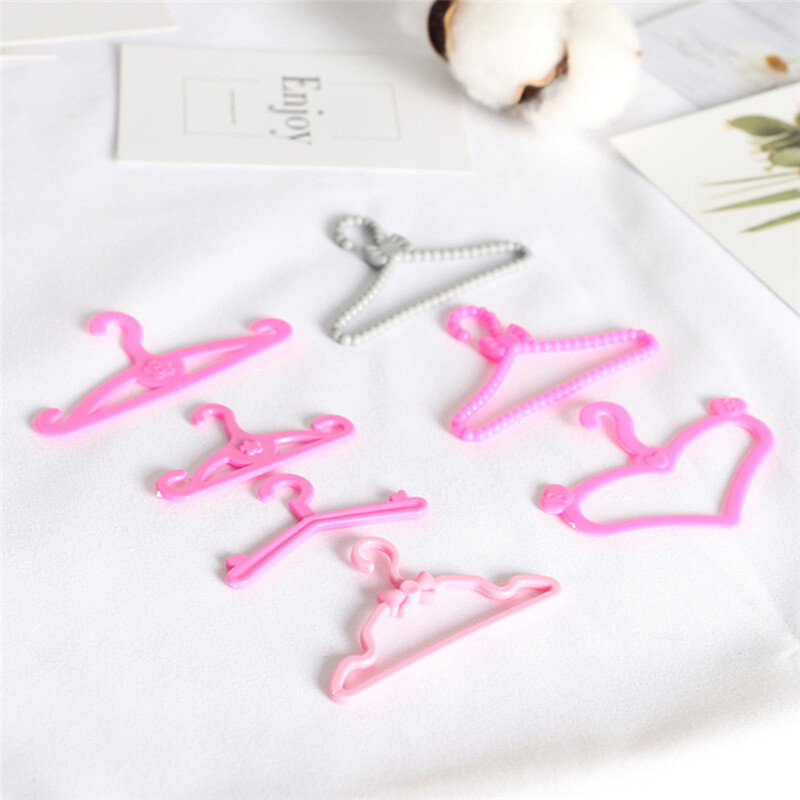 PINGZ 10 Pcs / Lot Dollhouse Cute Mini Hangers Dolls Accessories for ...
