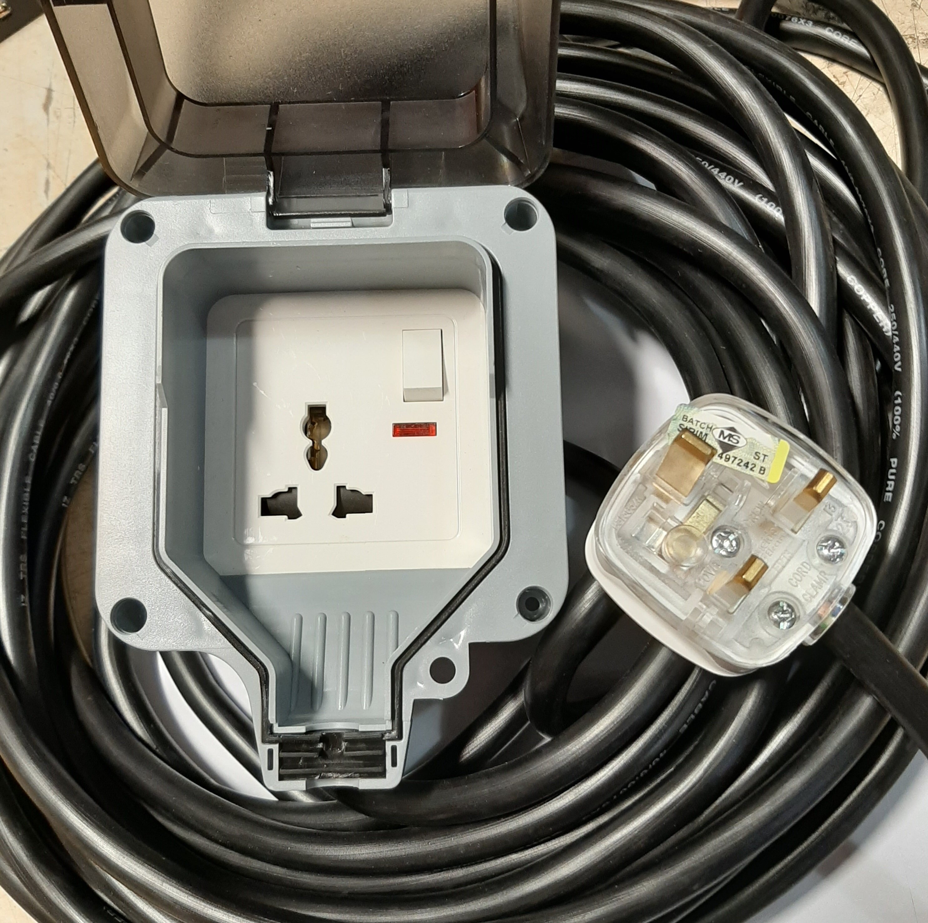 (2500 Watts) IP66 Waterproof Weatherproof Extension Wire - 13A Single ...
